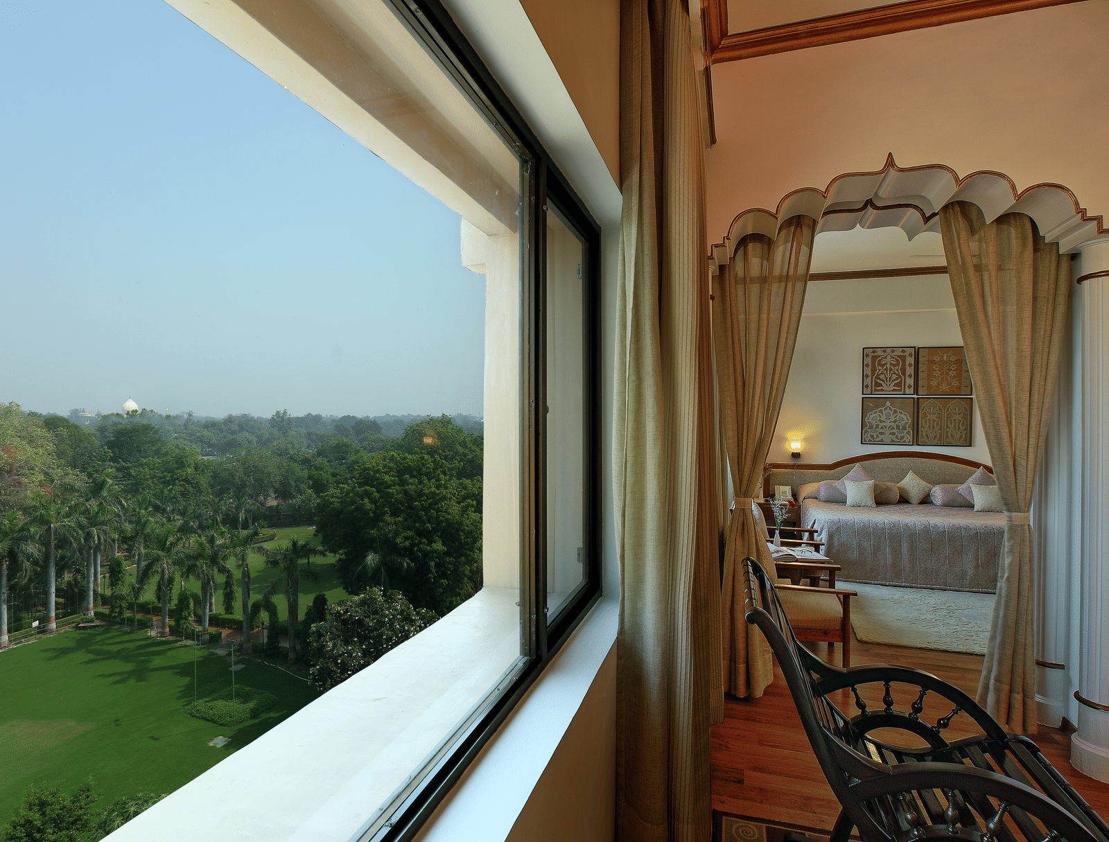 Agra Tour: Explore Monuments, Markets & Heritage