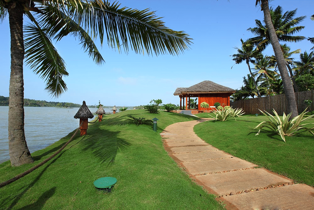 Luxury Backwater Resorts in Kerala for a Premium Holiday Experience