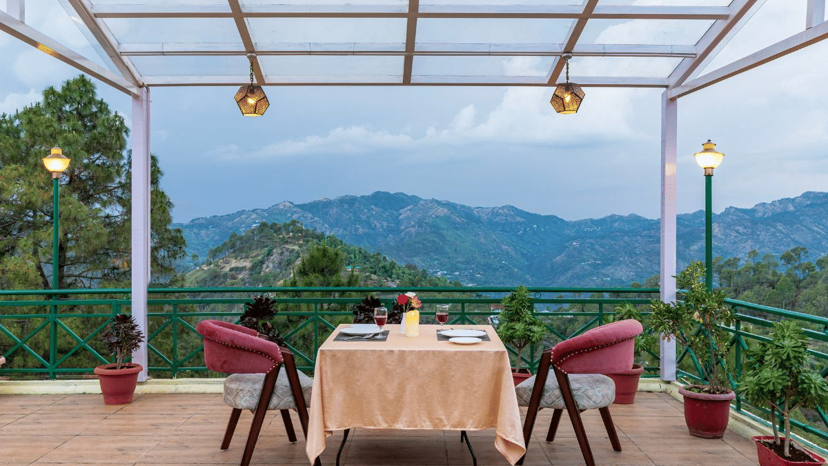 NUTMEGG Restaurant in Chail | ZENQ MAPLE RESORT CHAIL